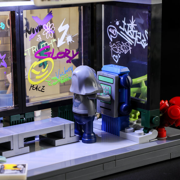Lumibricks Graffiti Bus Stop F9060 – LED Urban Street Scene Building Set